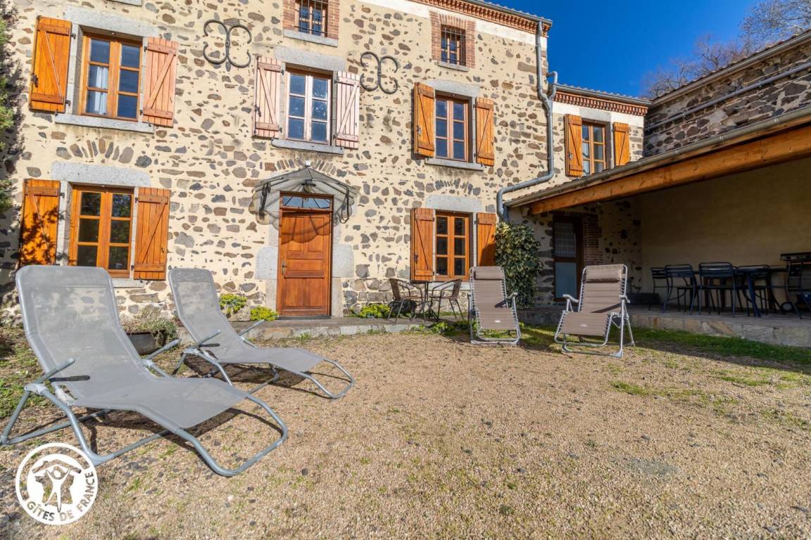 107 M² Gîte ∙ 4 Chambres ∙ 6 Personnes - Auvergne