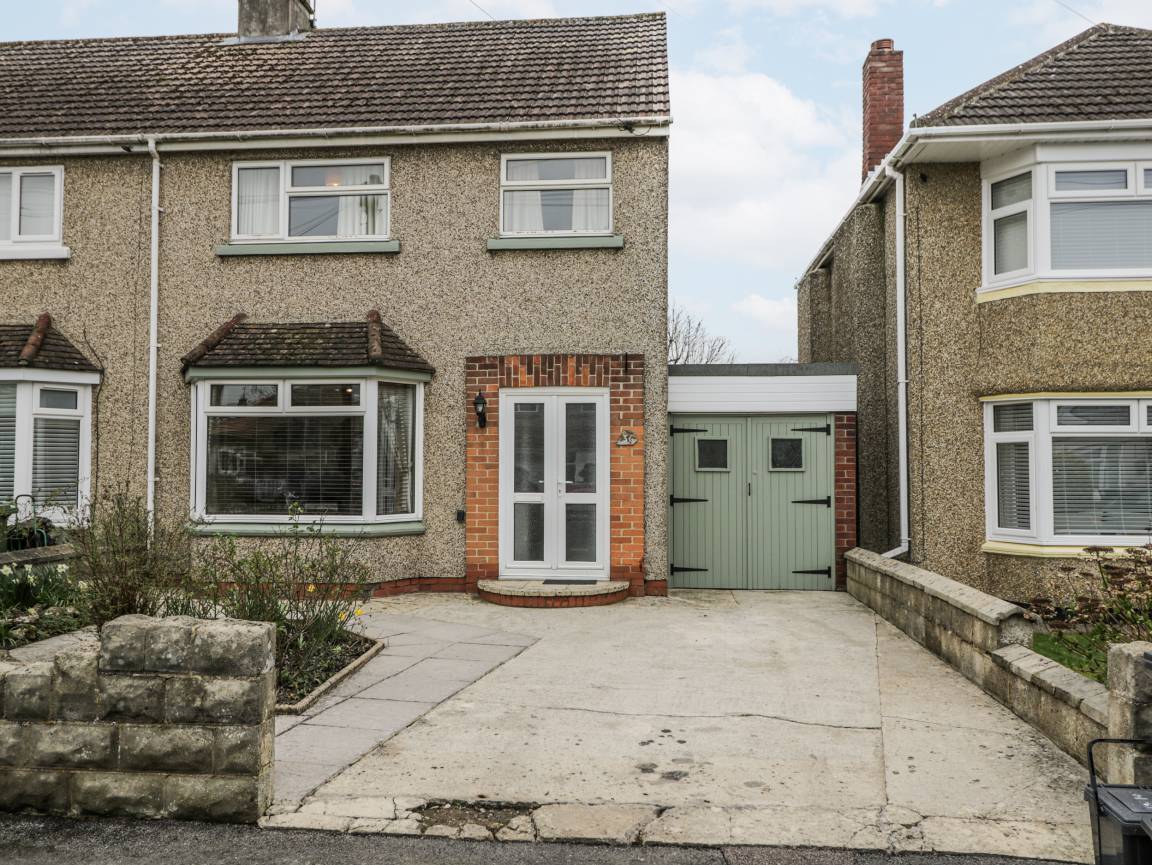 Cottage ∙ 2 Bedrooms ∙ 4 Guests - Swindon