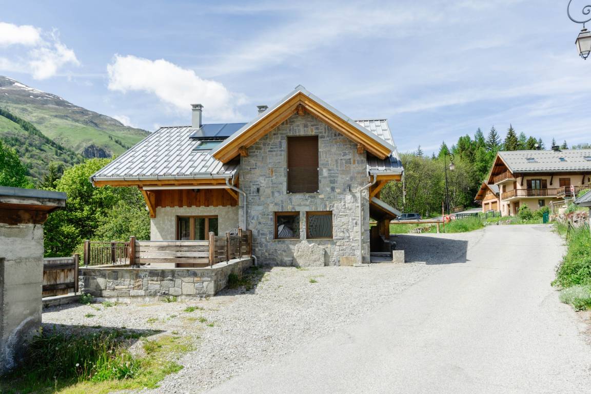 120 M² Chalet ∙ 4 Bedrooms ∙ 10 Guests - Valloire