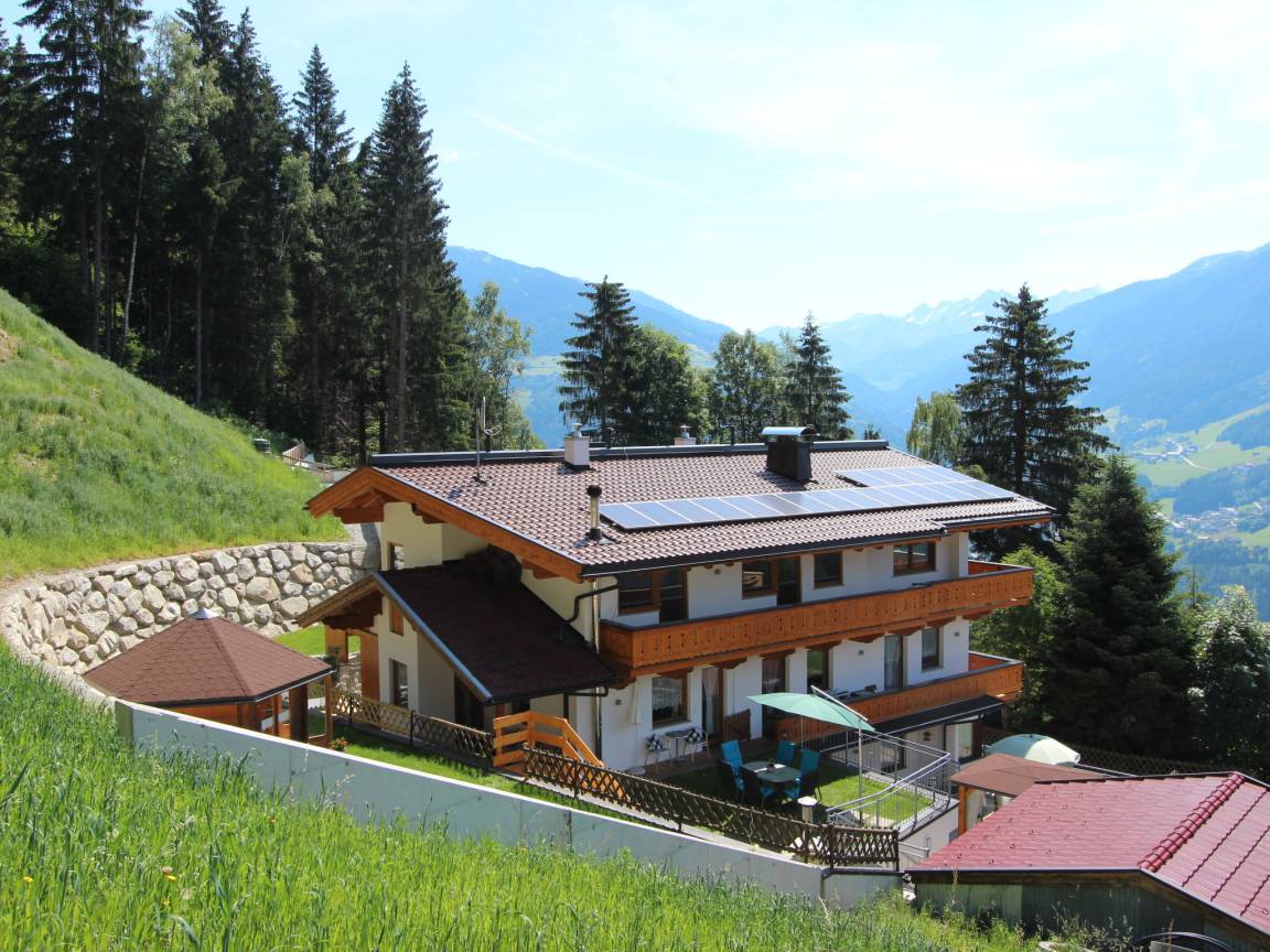 80 M² Ferienwohnung ∙ 2 Schlafzimmer ∙ 4 Gäste - Zillertal