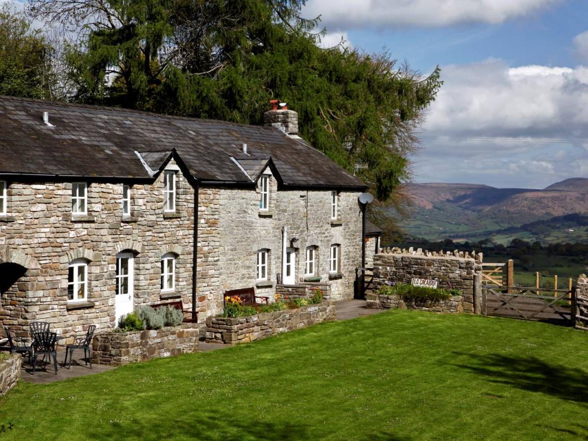 Cottage ∙ 5 Bedrooms ∙ 10 Guests - Crickhowell
