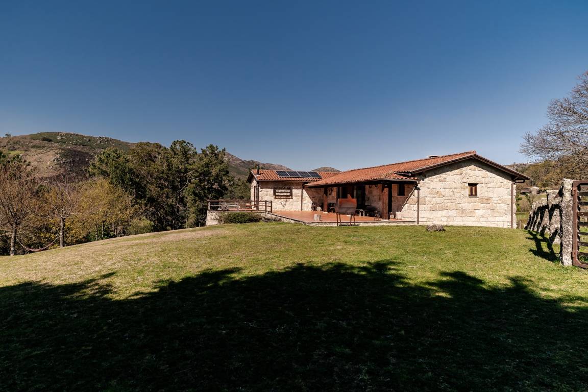100 M² Casa ∙ 6 Quartos ∙ 14 Hóspedes - Terras de Bouro