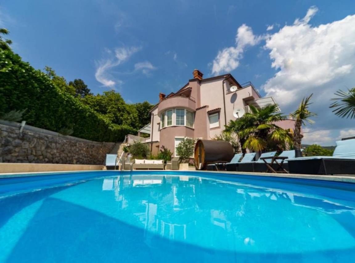 145 M² Apartment ∙ 3 Bedrooms ∙ 6 Guests - Fiume