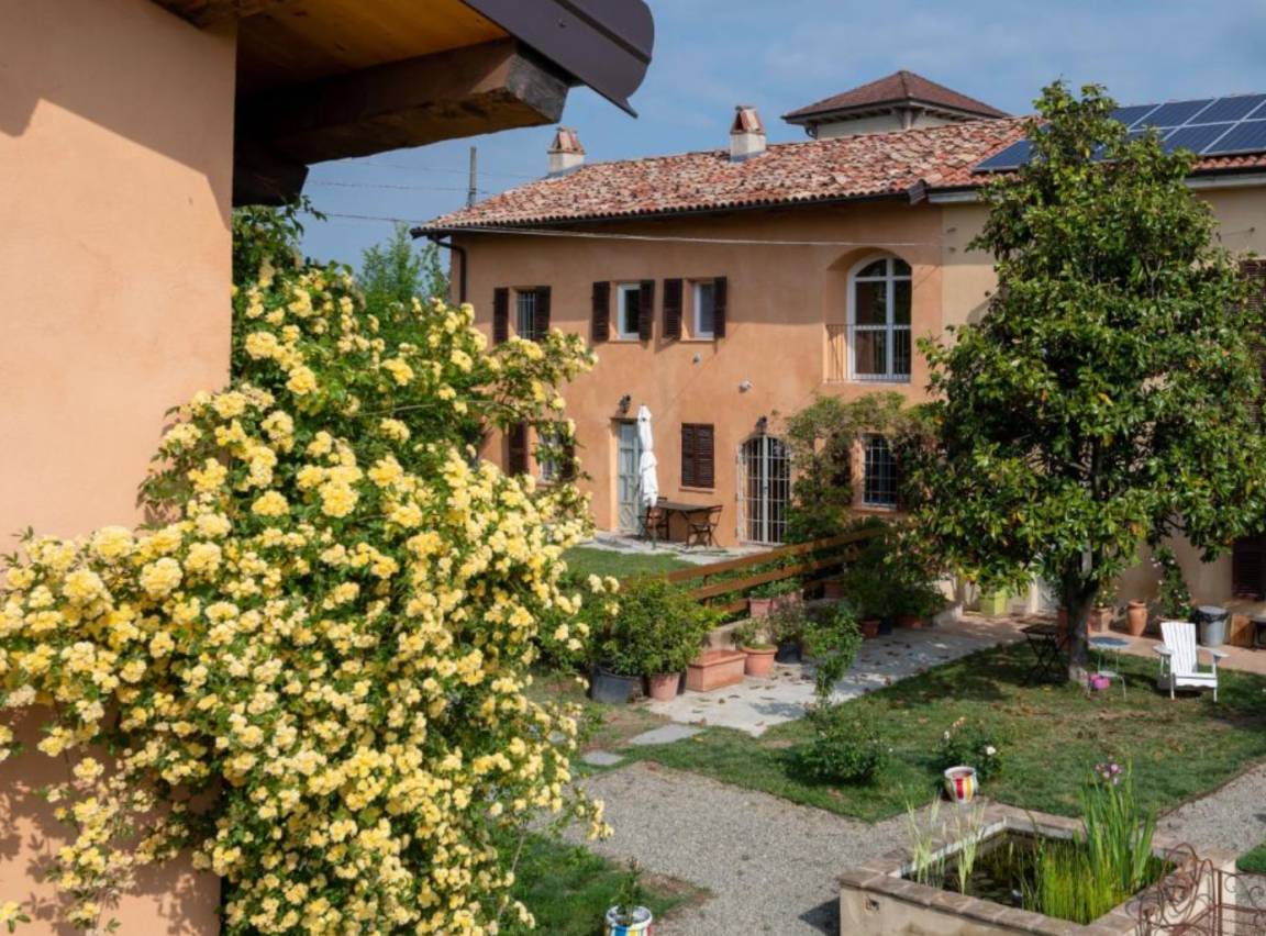 280 M² Agriturismo ∙ 3 Camere Da Letto ∙ 8 Ospiti - Grana