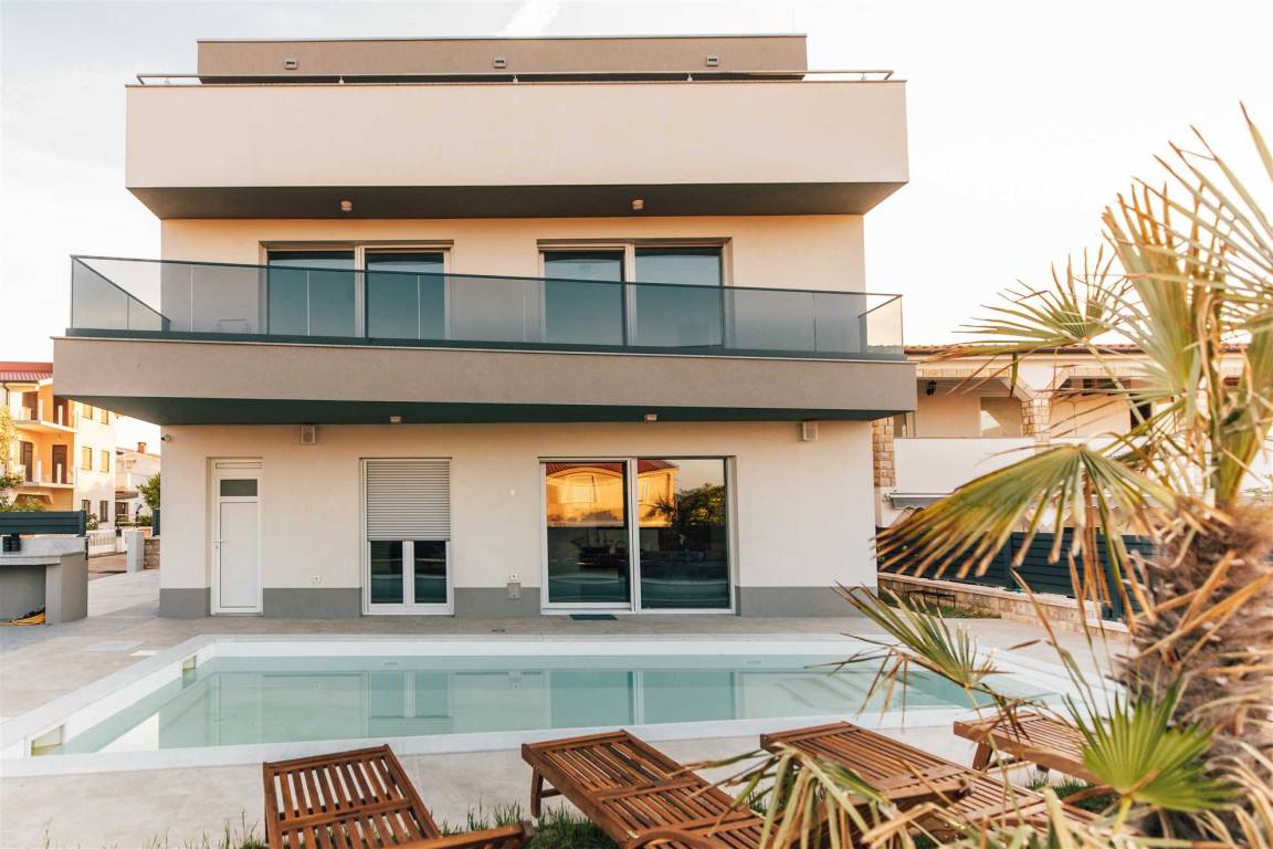 260 M² Villa ∙ 5 Slaapkamers ∙ 10 Gasten - Nin