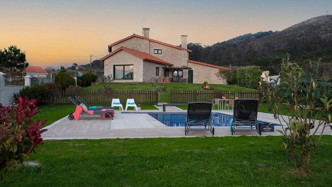 300 M² House ∙ 5 Bedrooms ∙ 12 Guests - Ribeira, Galicia