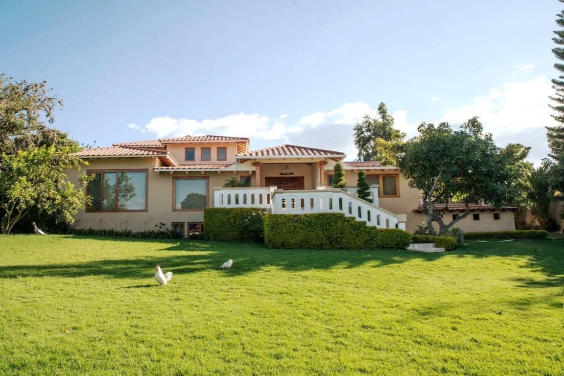 Talo ∙ 6 Makuuhuonetta ∙ 14 Vierasta - Kito