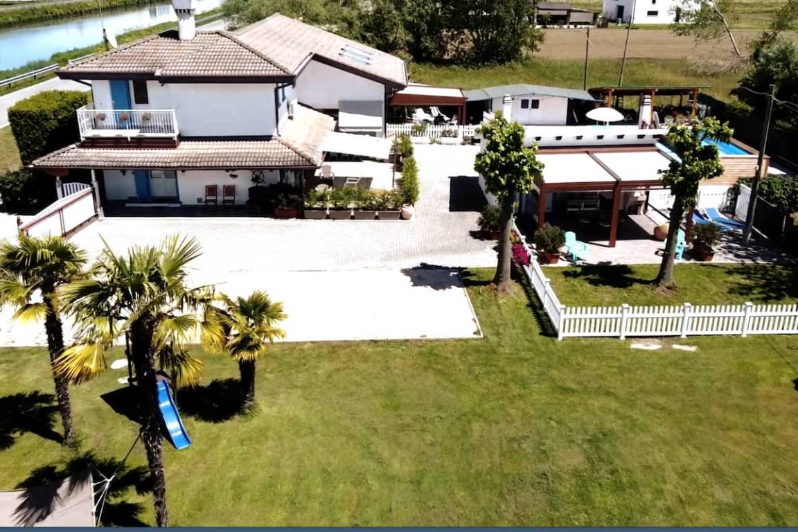 250 M² Bed And Breakfast ∙ 5 Bedrooms ∙ 12 Guests - Lido di Jesolo