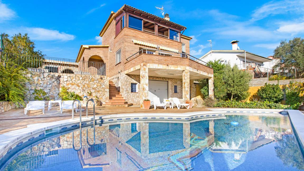282 M² Villa ∙ 3 Bedrooms ∙ 8 Guests - Blanes