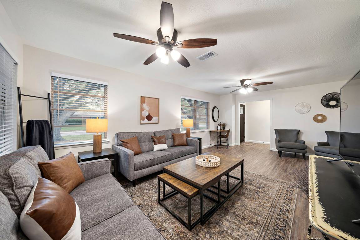 House ∙ 4 Bedrooms ∙ 8 Guests - Baytown, TX