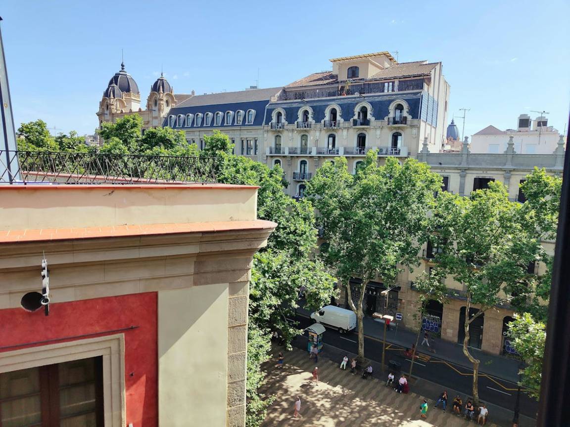 78 M² Apartamento ∙ 2 Habitaciones ∙ 4 Huéspedes - Badalona