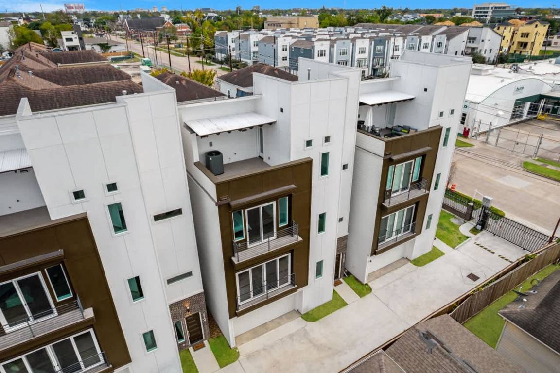 House ∙ 6 Bedrooms ∙ 16 Guests - Houston, TX