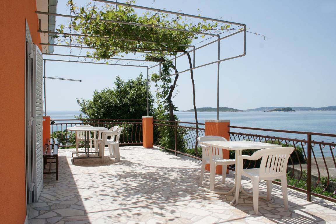63 M² Apartment ∙ 3 Bedrooms ∙ 7 Guests - Trpanj