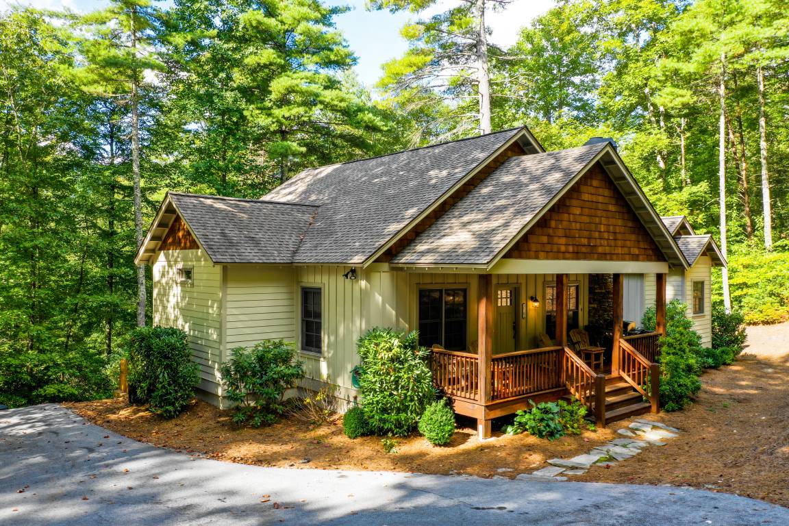 Cabin ∙ 3 Bedrooms ∙ 6 Guests - Cashiers, NC