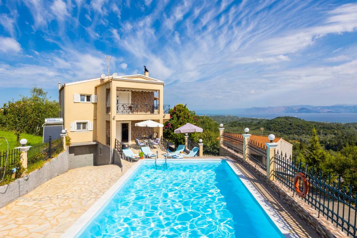 200 M² Villa ∙ 5 Bedrooms ∙ 10 Guests - Kavos