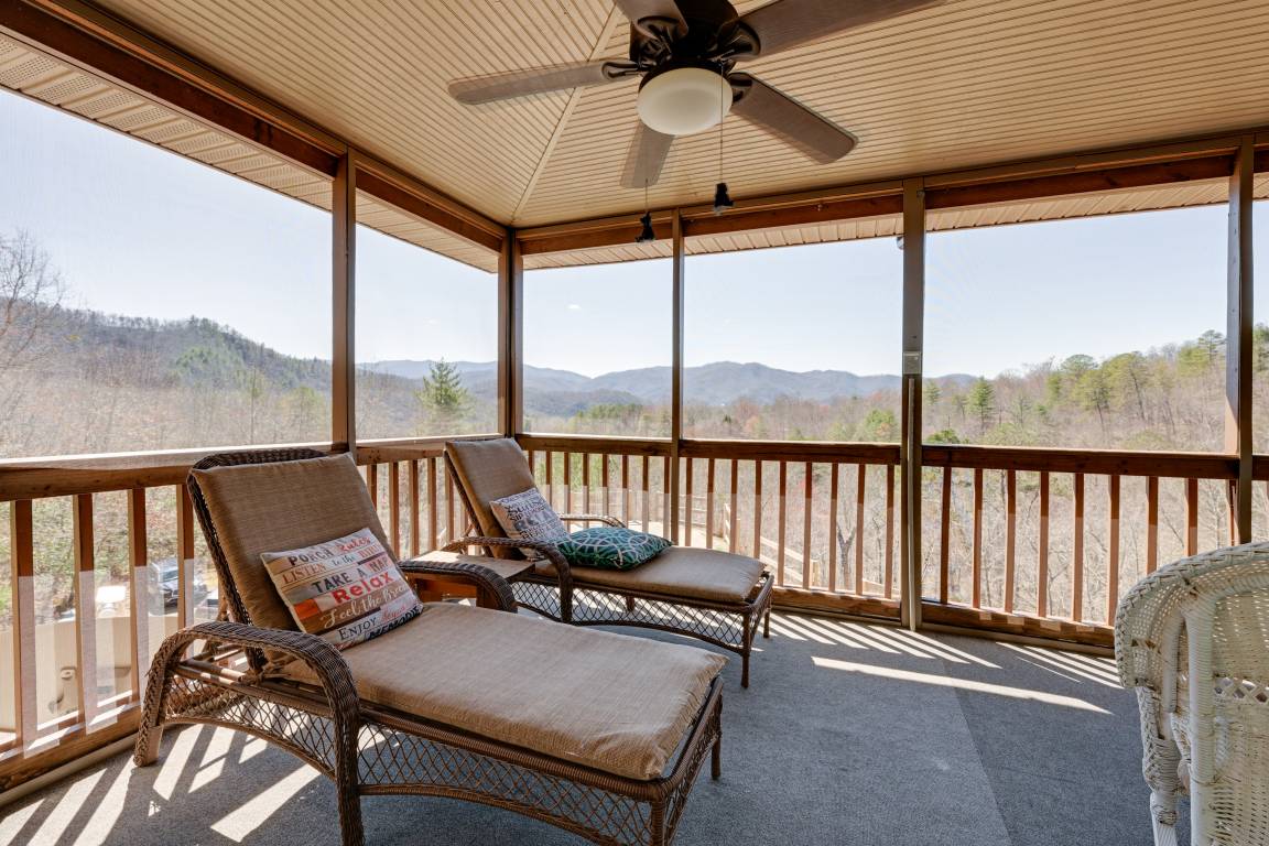 414 M² House ∙ 4 Bedrooms ∙ 11 Guests - Bryson City, NC