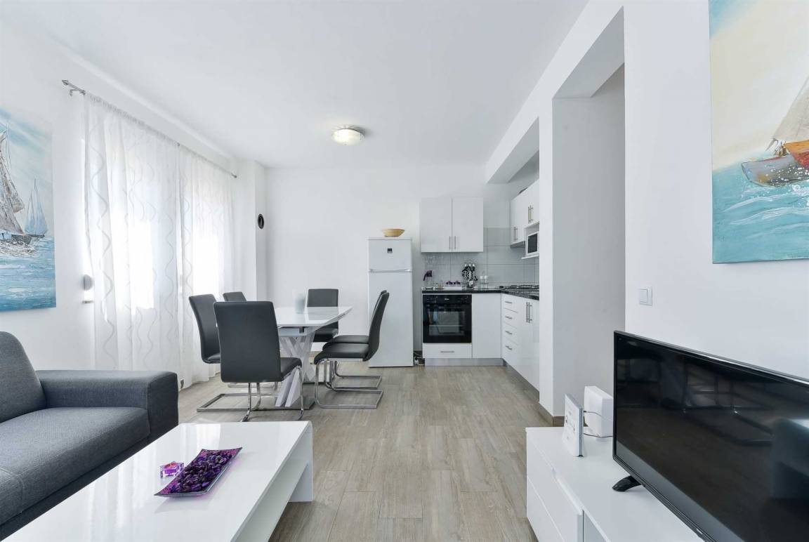 73 M² Apartment ∙ 3 Bedrooms ∙ 8 Guests - Vir