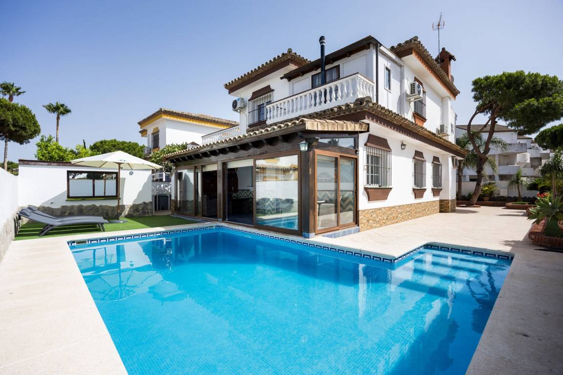 150 M² Villa ∙ 4 Schlafzimmer ∙ 8 Gäste - Novo Sancti Petri
