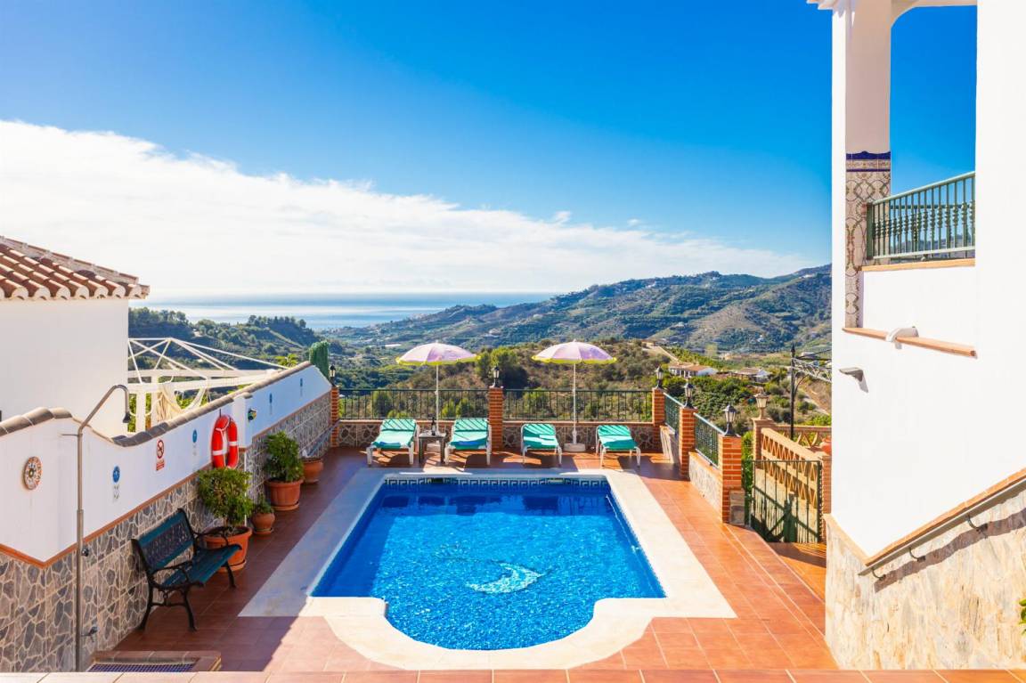 150 M² Villa ∙ 2 Bedrooms ∙ 4 Guests - Frigiliana