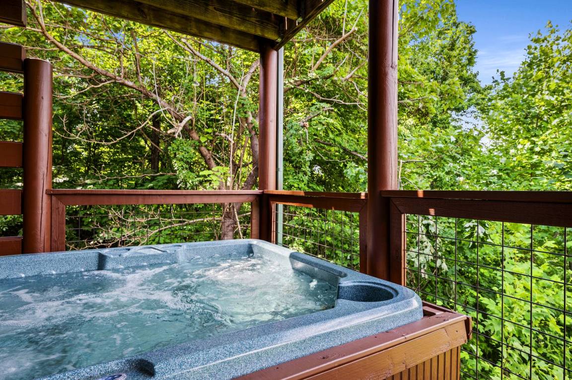 House ∙ 8 Bedrooms ∙ 32 Guests - Gatlinburg, TN
