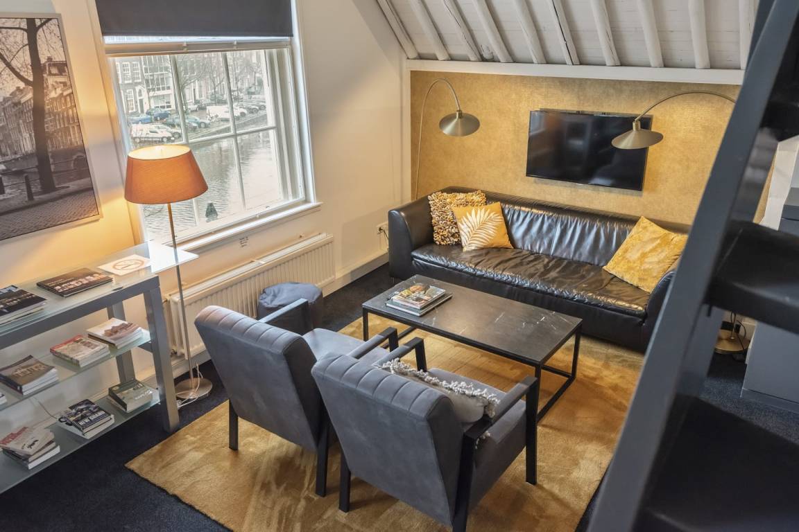 100 M² Appartement ∙ 2 Slaapkamers ∙ 4 Gasten -