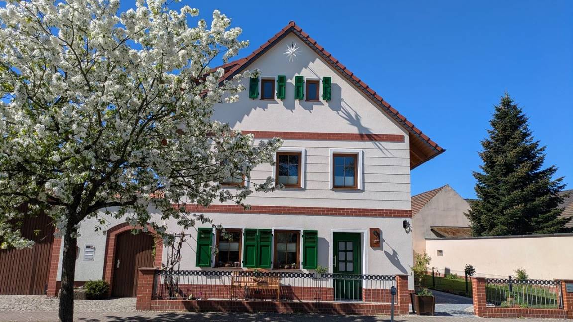 81 M² Ferienwohnung ∙ 2 Schlafzimmer ∙ 6 Gäste - Hoyerswerda