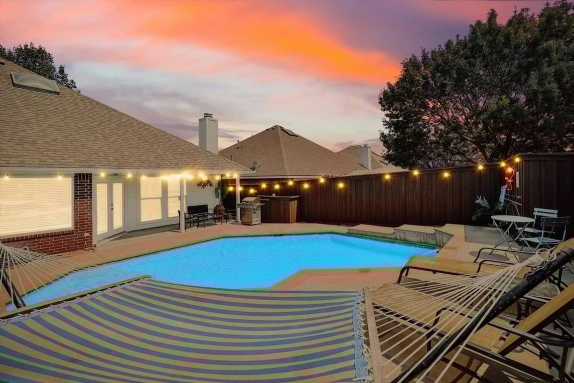 194 M² House ∙ 5 Bedrooms ∙ 14 Guests - Mesquite, TX