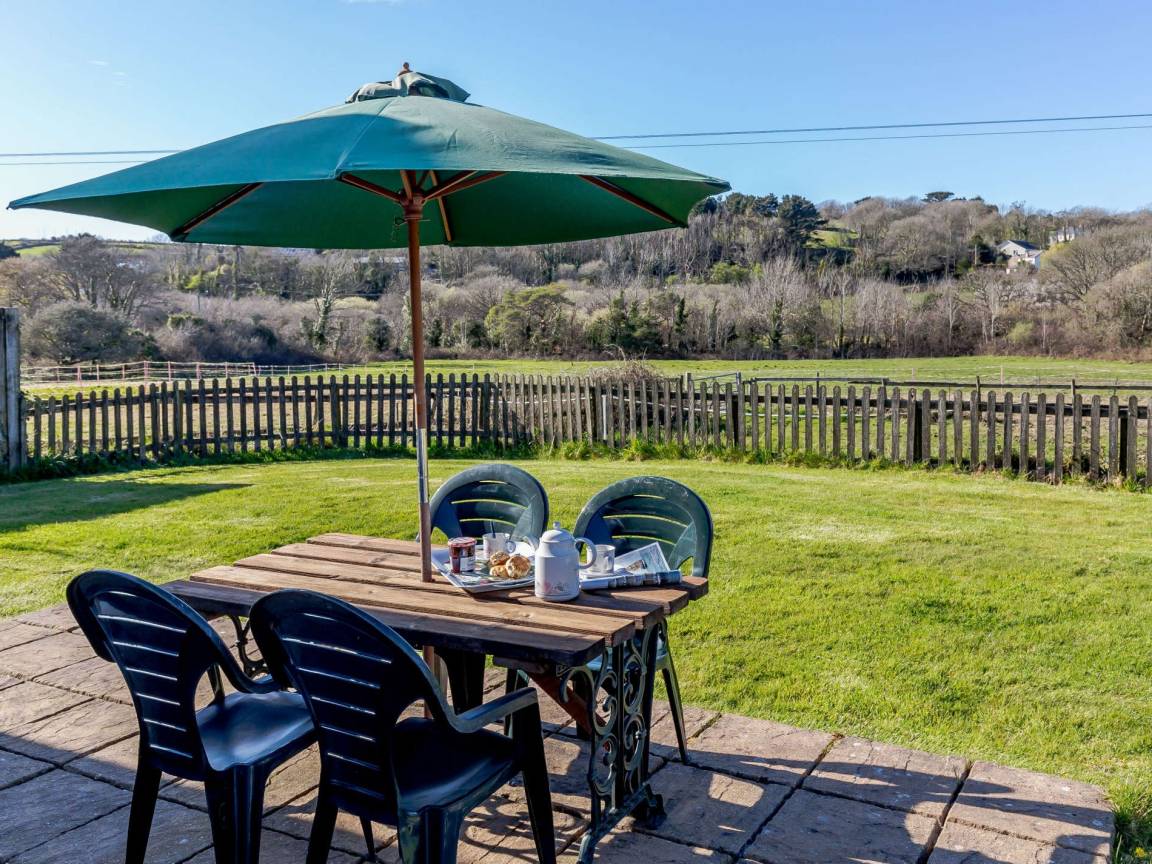 Cottage ∙ 2 Bedrooms ∙ 4 Guests - Troon