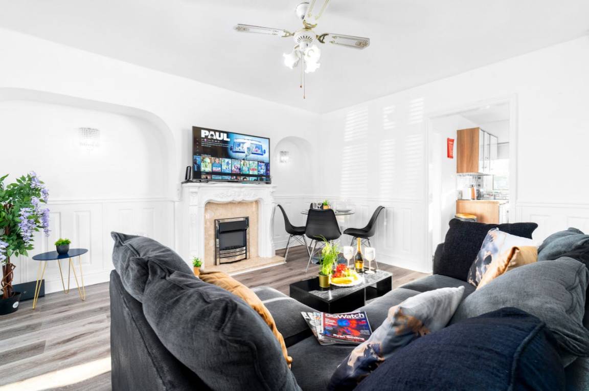 186 M² House ∙ 3 Bedrooms ∙ 5 Guests - Birmingham