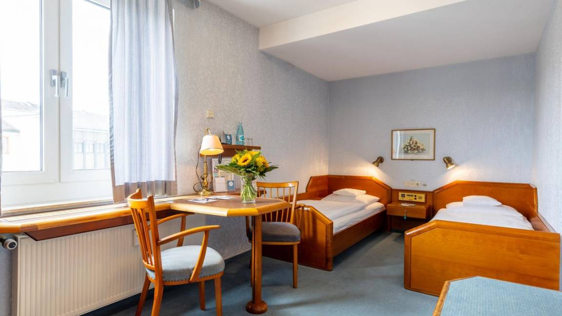 Hotel ∙ 1 Slaapkamer ∙ 2 Gasten - Aschaffenburg