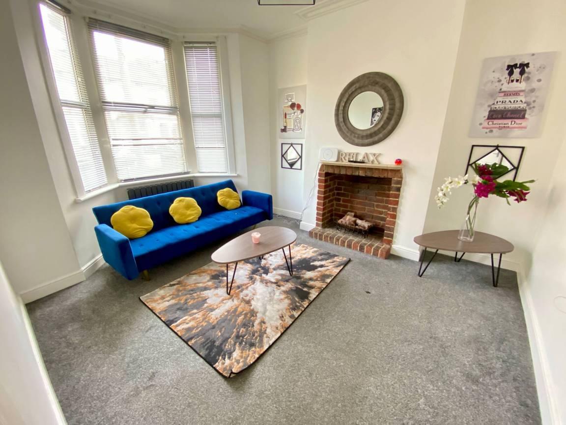 78 M² House ∙ 2 Bedrooms ∙ 5 Guests - Croydon, UK