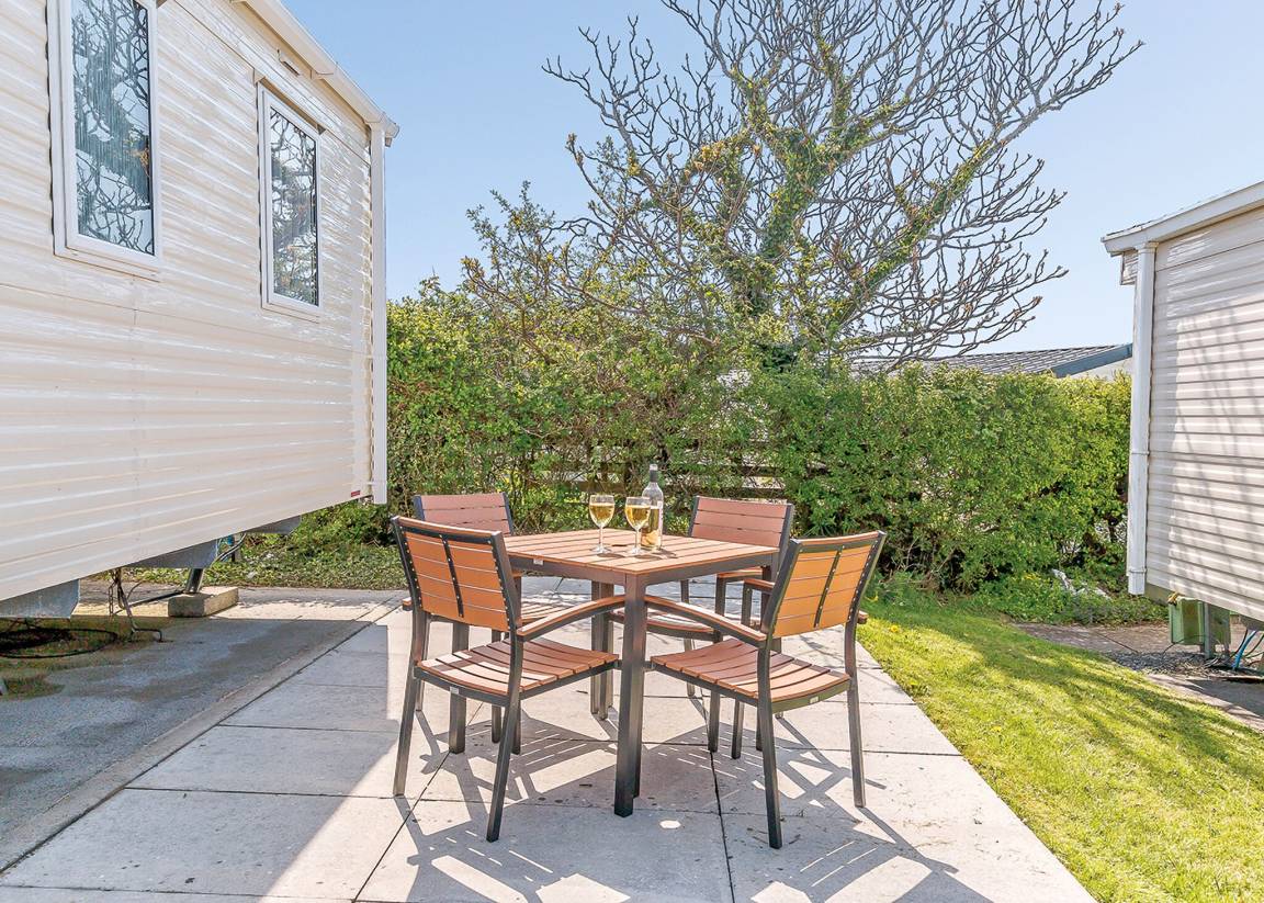 Caravan ∙ 2 Bedrooms ∙ 4 Guests - Saundersfoot