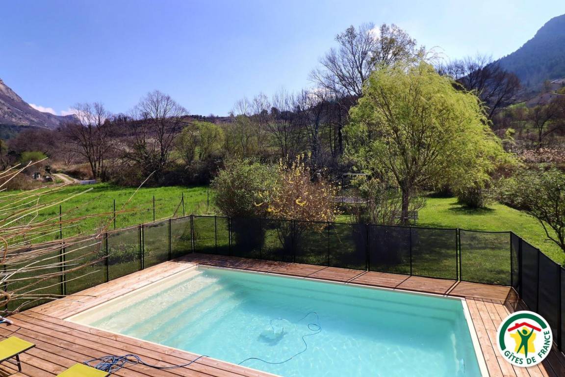 120 M² Gîte ∙ 4 Chambres ∙ 6 Personnes - La Motte-Chalancon