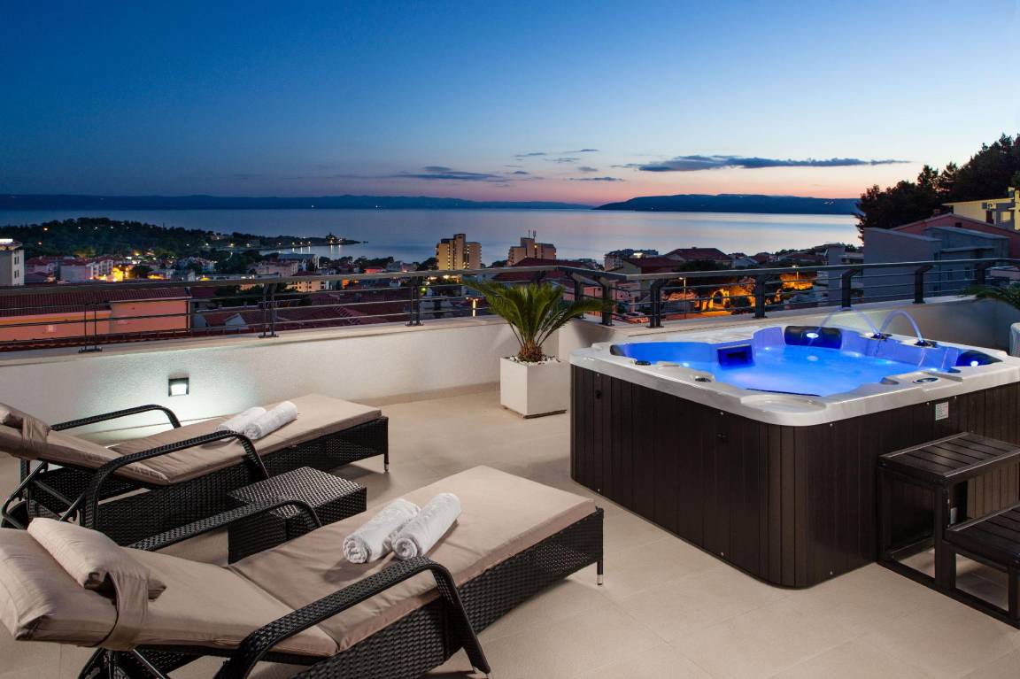 380 M² Ferienhaus ∙ 4 Schlafzimmer ∙ 8 Gäste - Baška Voda