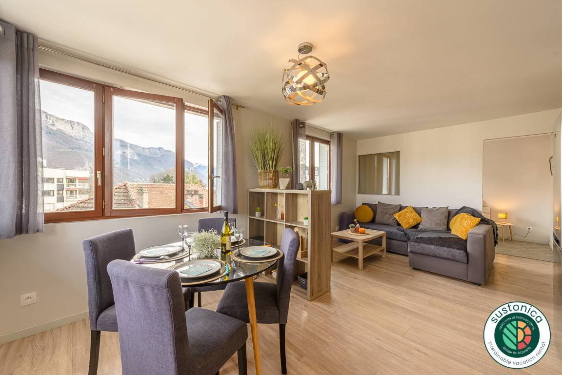 106 M² Ferienwohnung ∙ 4 Schlafzimmer ∙ 6 Gäste - Talloires-Montmin