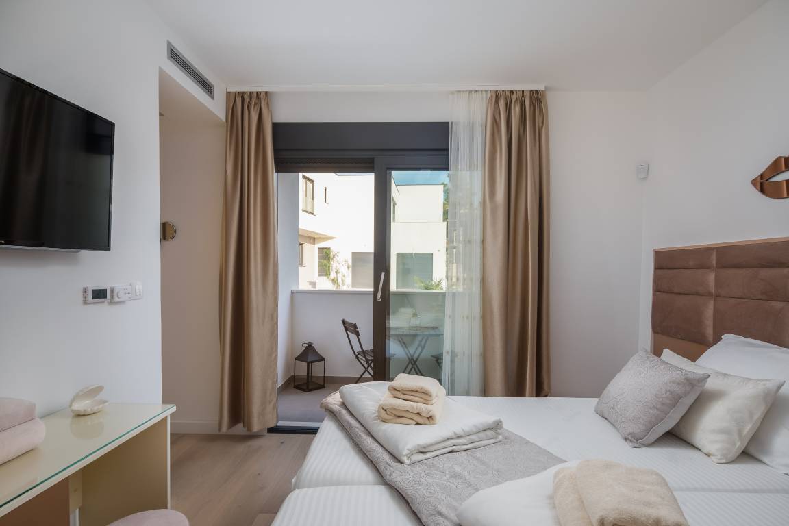 400 M² Villa ∙ 4 Schlafzimmer ∙ 8 Gäste - Podstrana