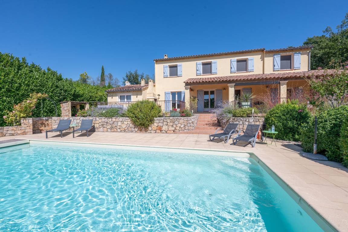 143 M² Villa ∙ 4 Chambres ∙ 8 Personnes - Lorgues