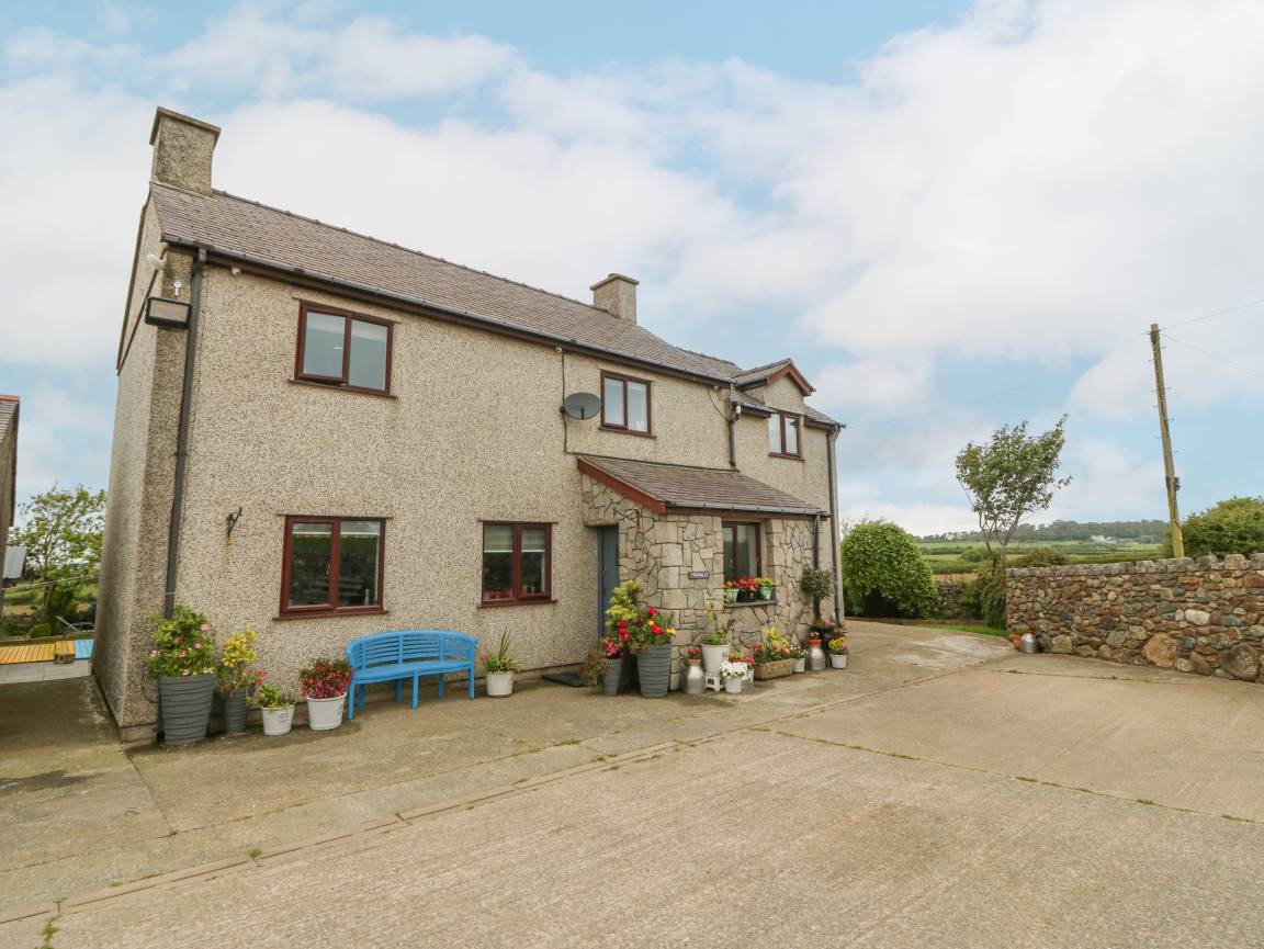 Cottage ∙ 4 Bedrooms ∙ 8 Guests - Anglesey