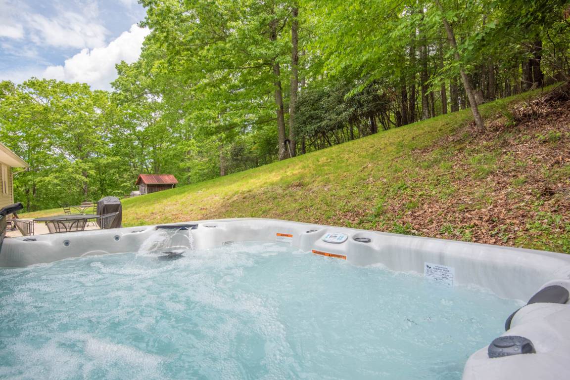 House ∙ 3 Bedrooms ∙ 6 Guests - West Jefferson, NC