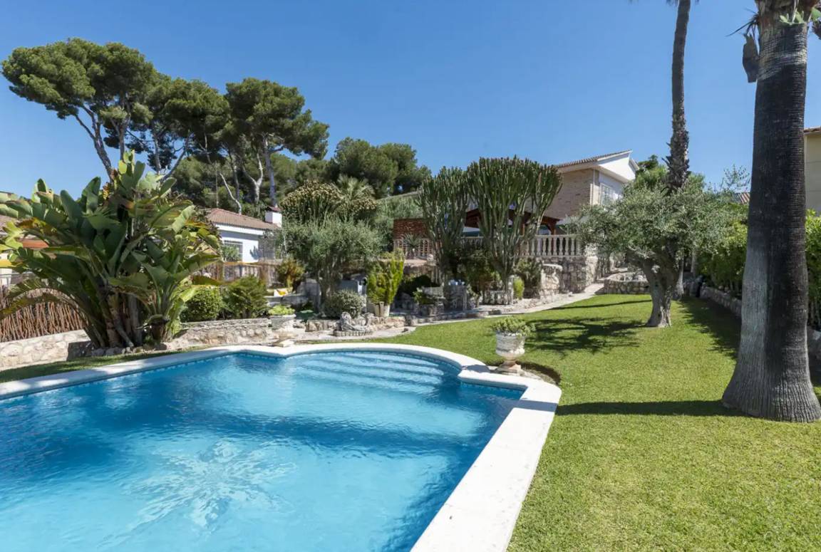 237 M² Villa ∙ 4 Habitaciones ∙ 9 Huéspedes - Segur de Calafell