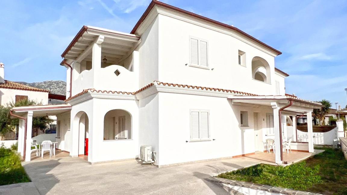 42 M² Huis ∙ 1 Slaapkamer ∙ 3 Gasten - Orosei