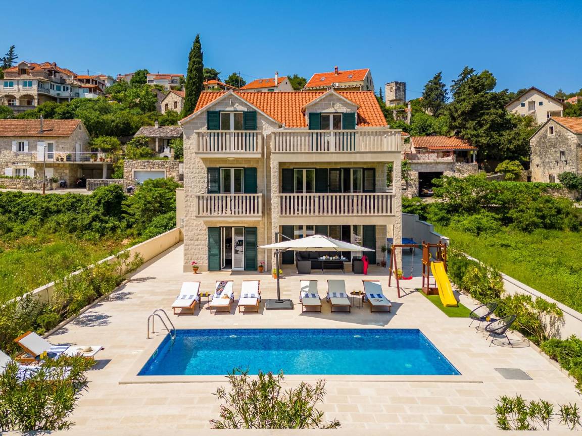 220 M² Ferienhaus ∙ 6 Schlafzimmer ∙ 16 Gäste - Omiš