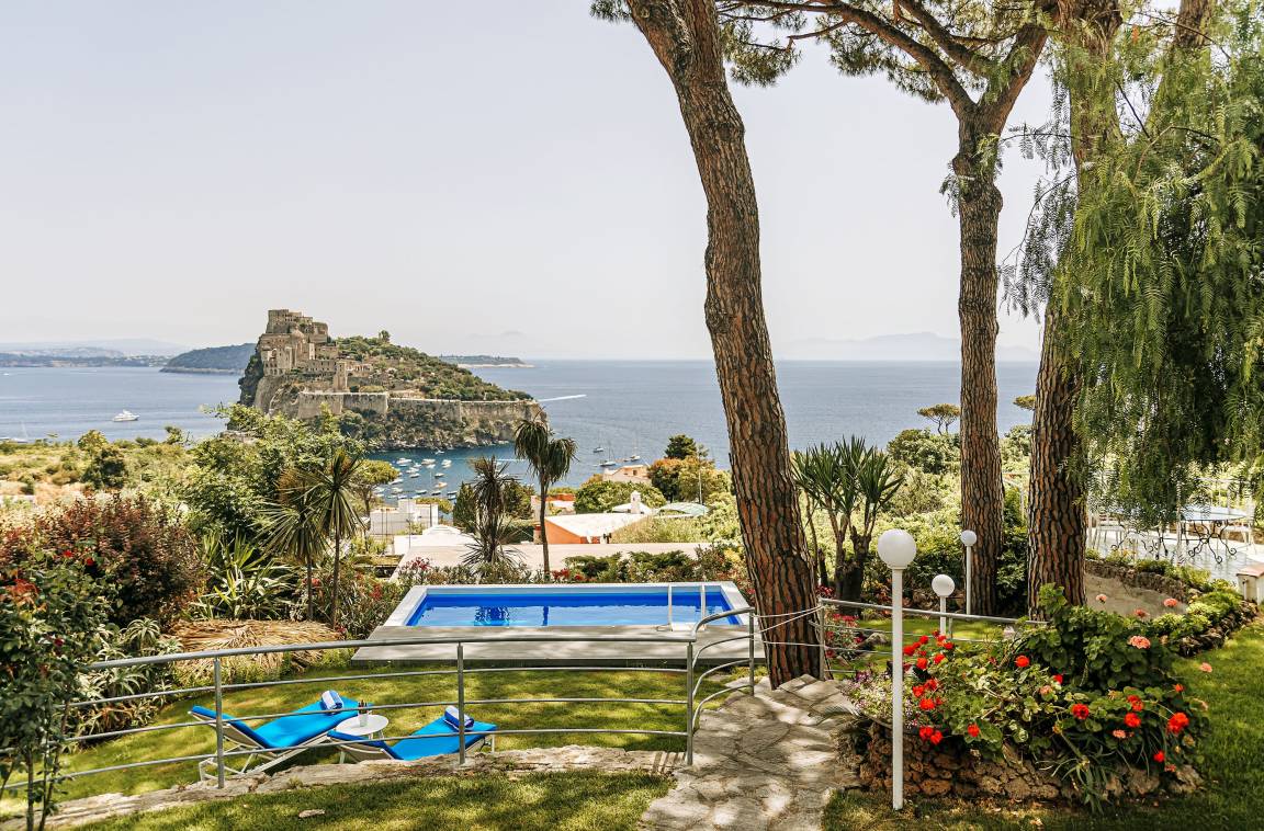 250 M² Villa ∙ 4 Bedrooms ∙ 8 Guests - Ischia