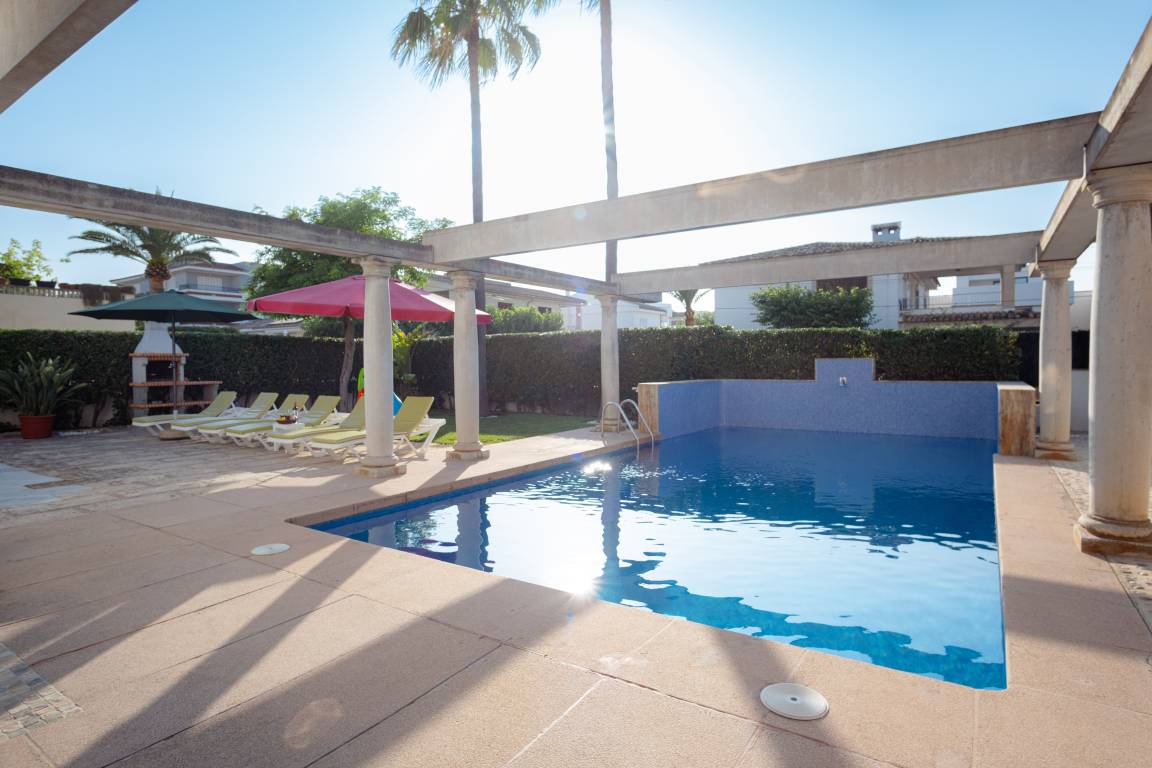 400 M² Villa ∙ 4 Bedrooms ∙ 8 Guests - Can Picafort