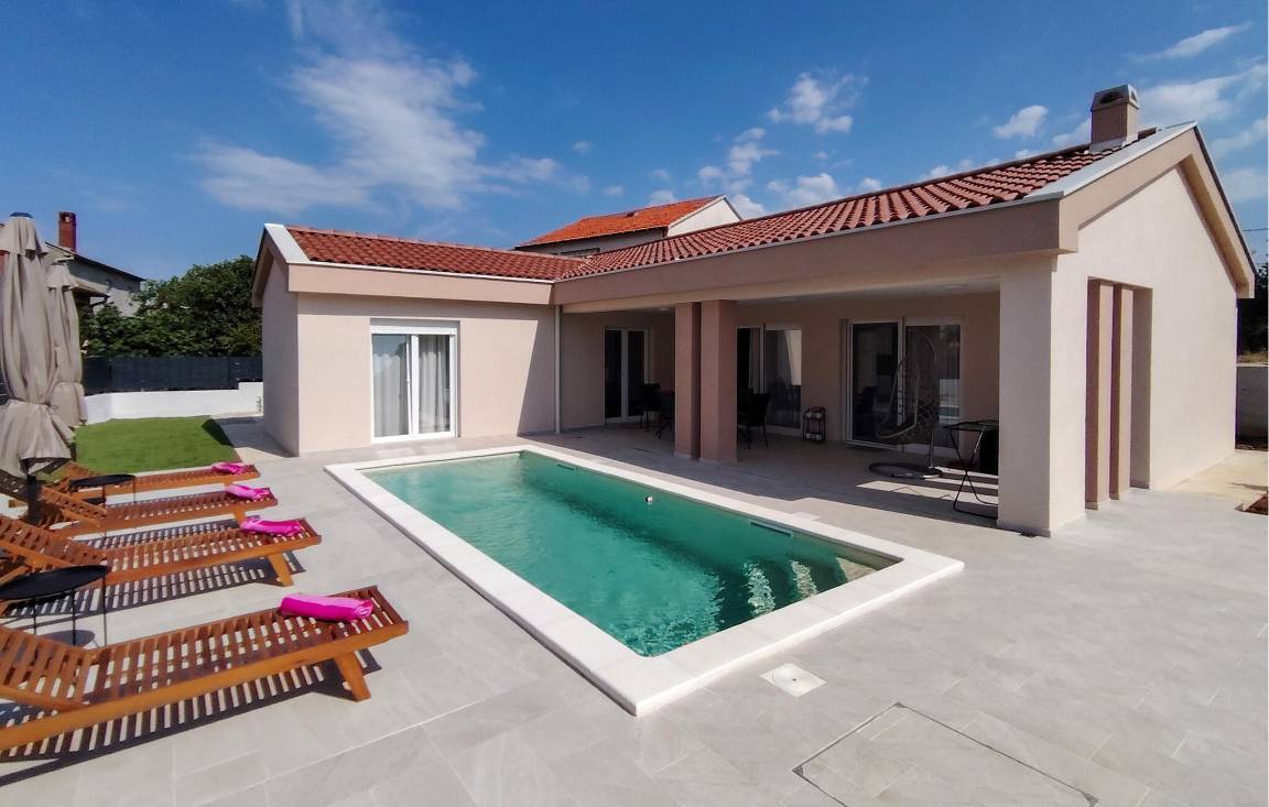 98 M² Casa ∙ 2 Habitaciones ∙ 4 Huéspedes - Zadar