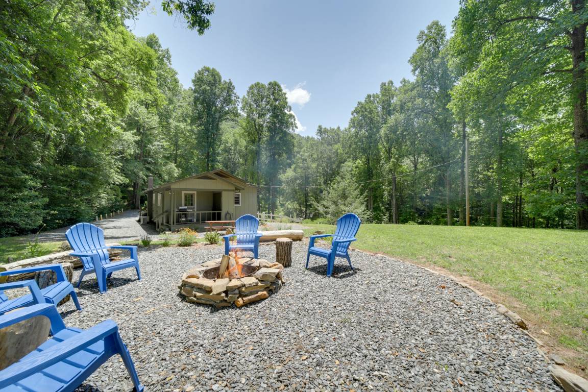 70 M² Cottage ∙ 2 Bedrooms ∙ 6 Guests - Bryson City, NC