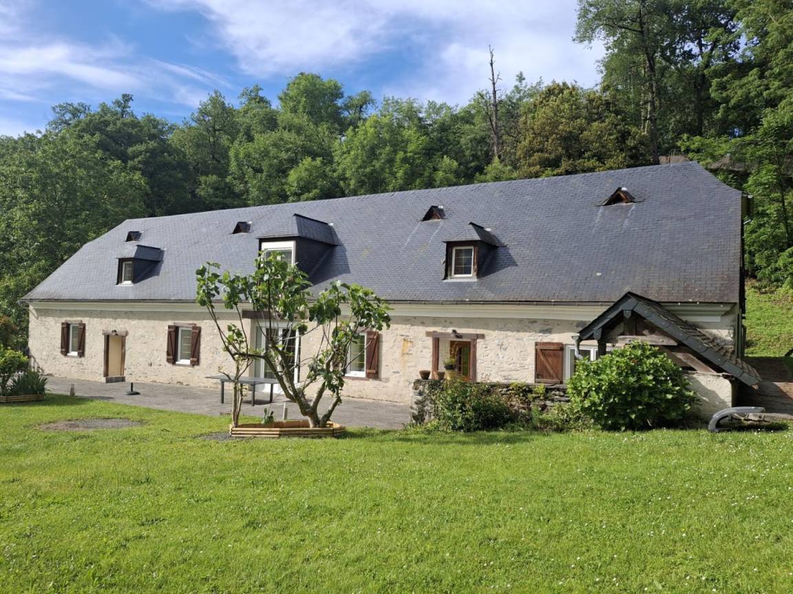 300 M² Gîte ∙ 6 Bedrooms ∙ 14 Guests - Lourdes