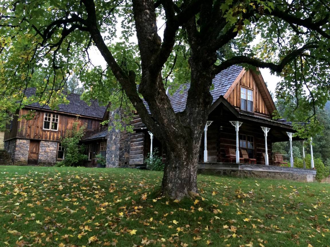 House ∙ 3 Bedrooms ∙ 14 Guests - Trout Lake, WA