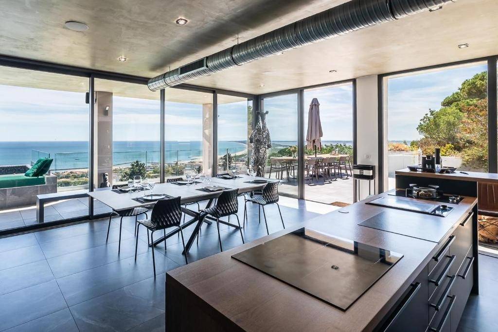 Villa ∙ 4 Makuuhuonetta ∙ 10 Vierasta - Mèze