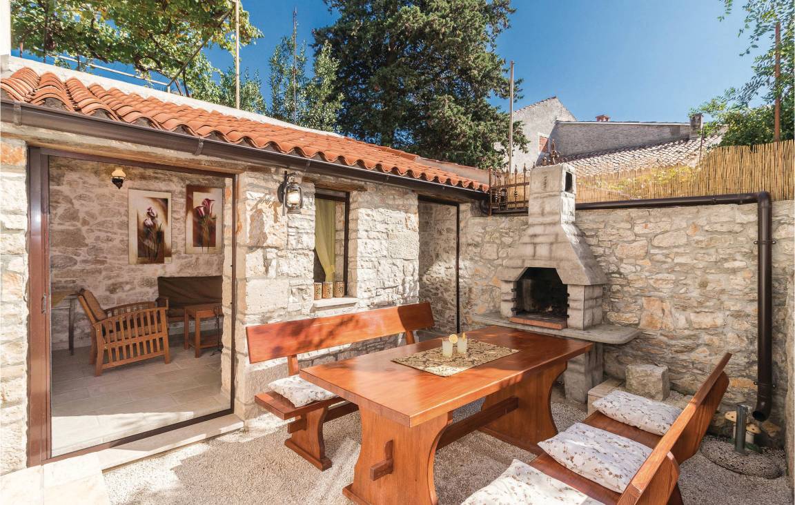 72 M² Huis ∙ 2 Slaapkamers ∙ 6 Gasten - Peroj